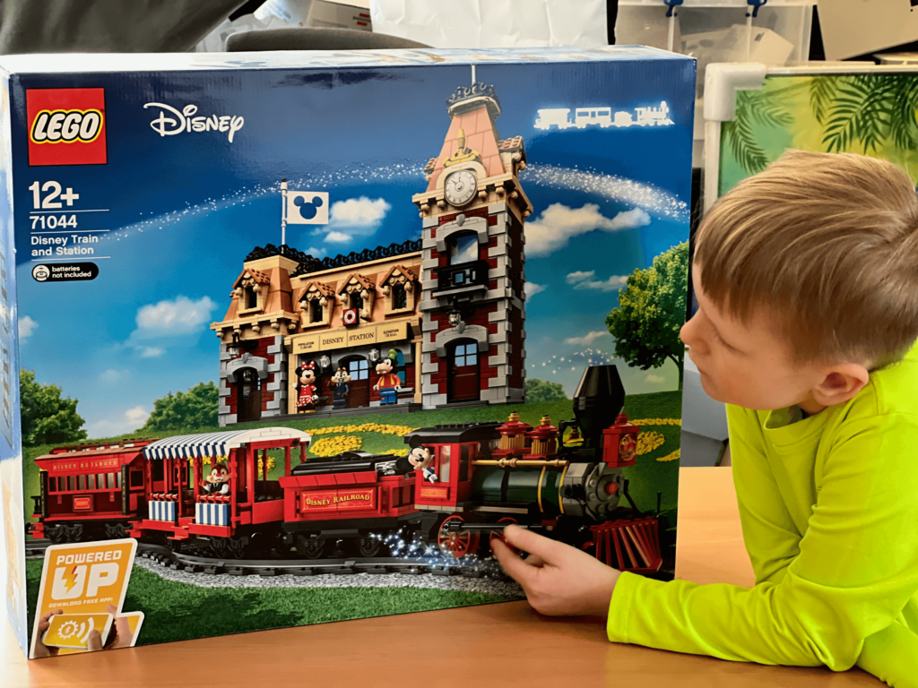 LEGO 71044 Disney Zug und Bahnhof - Spielzeugtester
